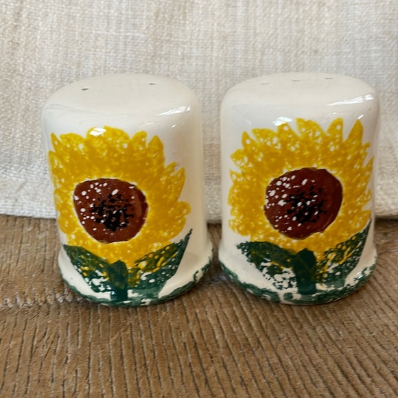Vintage | Dining | Sunflower Salt And Pepper Shaker Set Sponge ...